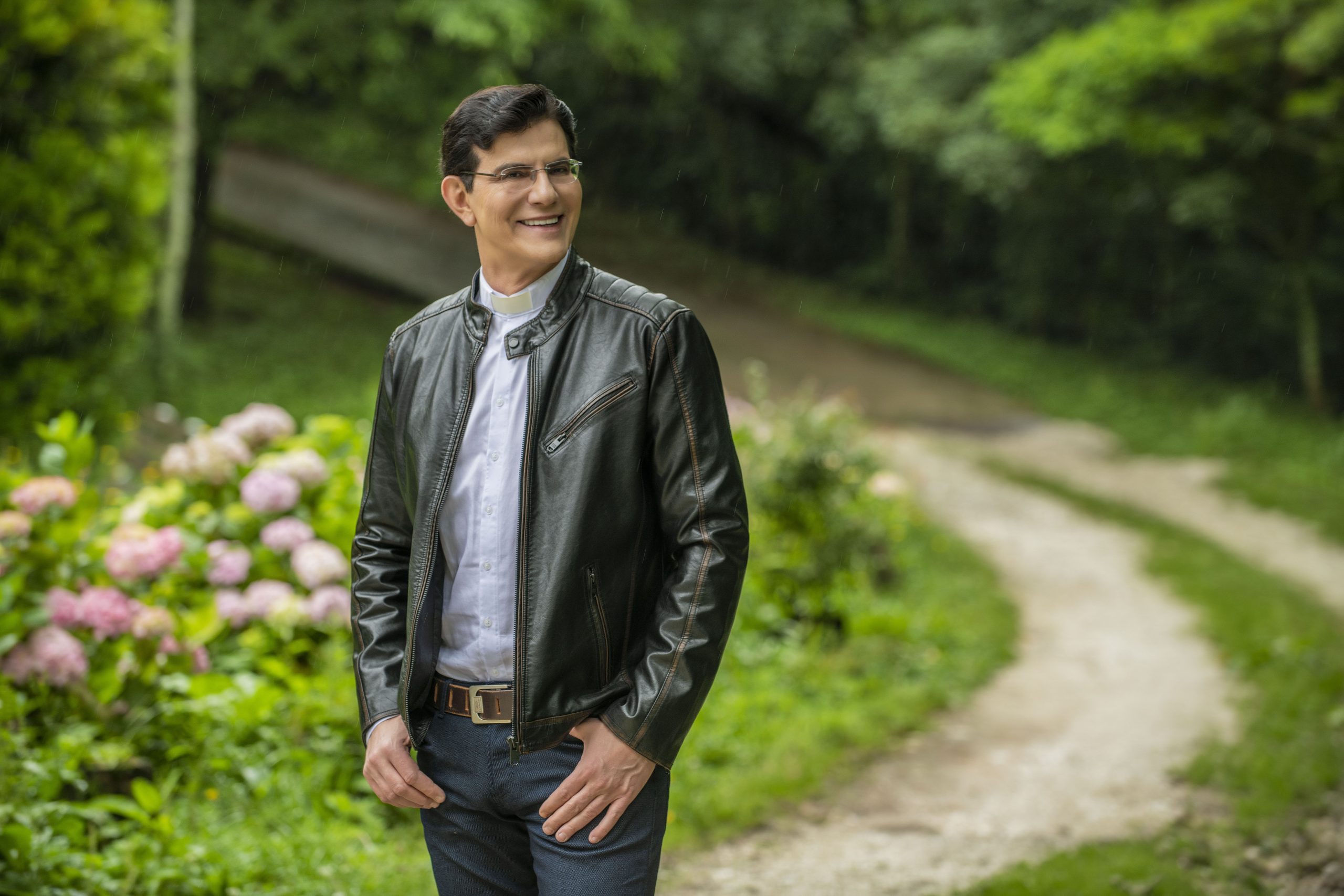 Do interior do Paraná para o mundo: Padre Reginaldo Manzotti completa ...